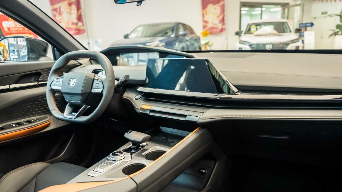 مقارنة شاملة بين سيارة شانجان UNI-V موديل 2023 وسيارة جي ايه سي GA6 موديل 2023 بالسعودية – شبكة ...